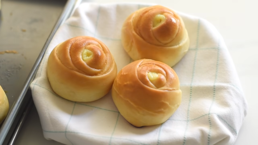 Soft Custard Rolls – Recipe quick and easy